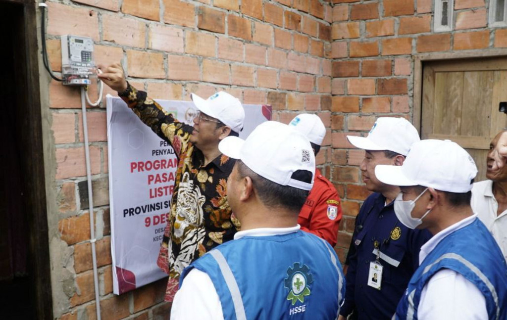 2.412 Warga Kurang Mampu di Sumsel Dapat Sambungan Listrik Gratis - Wahana News