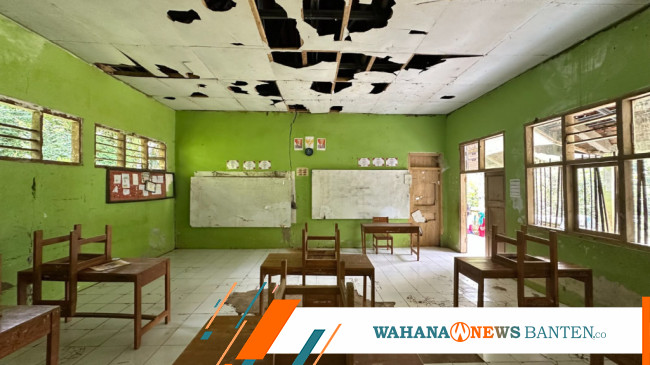 Di Bawah Atap yang Rapuh, PLN UID Banten Bangun Harapan Baru untuk ...