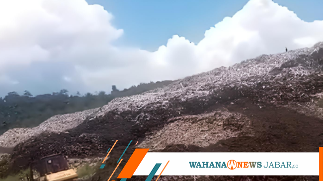 Sampah Longsor di TPAS Sarimukti, Alat Berat Hampir Tertimbun - Wahana News Jabar