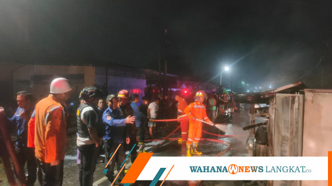 Mobil Muatan Bahan Bakar Minyak Terbakar BPBD Kota Binjai Menurunkan 4 ...