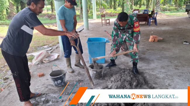 Wujud Kemanunggalan TNI - Rakyat, Babinsa 03/Sei Bingei Gotong royong ...