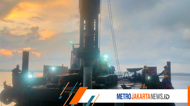 Pertama di Kalimantan, PLN Bangun Tower Transmisi di Laut - Metro ...