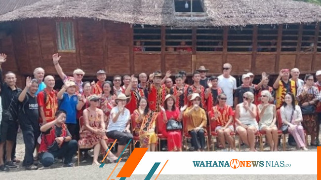 8 Negara Peserta West Sumatera Yacht Rally 2022 Kunjungi Wisata Adat Desa Tumori Gunungsitoli ...