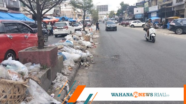 Trotoar Jalan Pajak Lama Bagan Batu Penuh Sampah, DLH Rokan Hilir ...