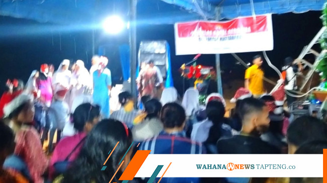 Misa Malam Natal di Tenda Pengungsian: Khidmat dan Penuh Semangat ...