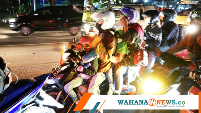 Pemudik Bermotor Padati Arteri Karawang-Jalur Pantura - Wahana News