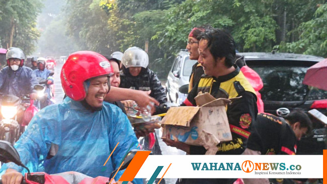 Sejumlah Mitra Driver Maxim Di Bogor Adakan Kegiatan Berbagi Takjil ...