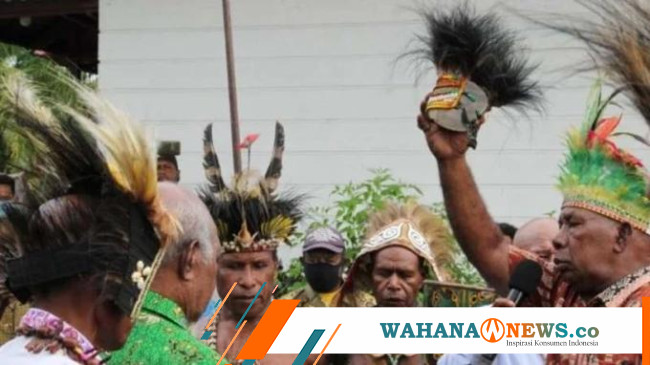 Lewat Sidang Istimewa Dewan Adat, Junus JK Jadi Kepala Suku Biak ...