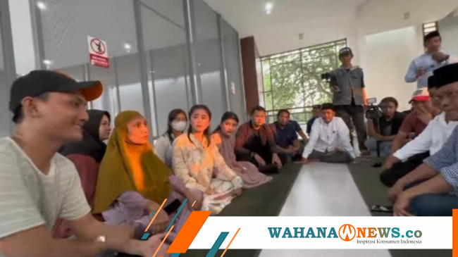 Kronologi Perseteruan Dewi Perssik Dengan Ketua RT Terkait Hewan Kurban - Wahana News