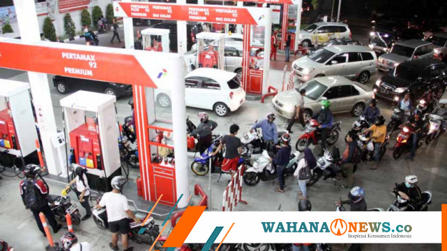Pembeli BBM di SPBU Tetap Mengular Meski Harga Pertalite Naik - Wahana News