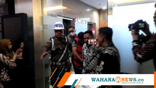 Rumah Anak Zarof Ikut Digeledah, Istri Tampak Tenang Meski Uang dan ...