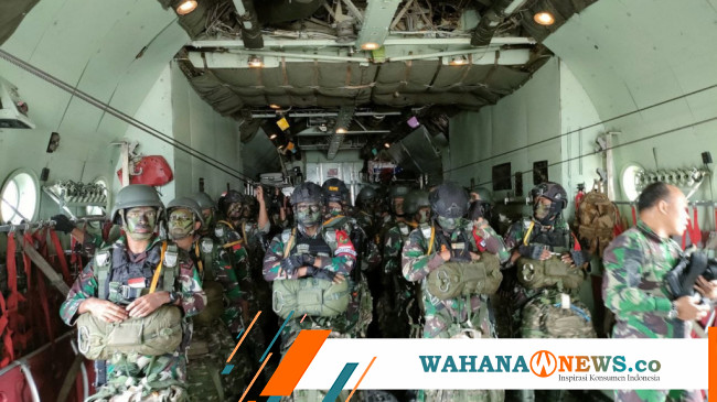 400 Penerjun Yonif Para Raider 501 Gelar Latihan Terjun Taktis di Tuban Jawa Timur - Wahana News